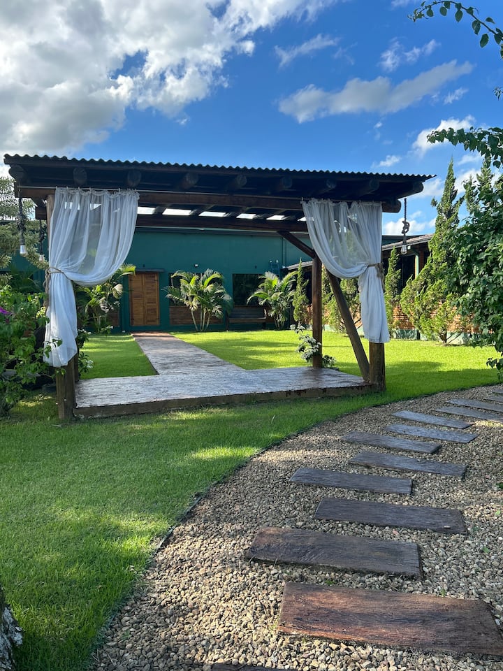 Salão Para Festas Com Jardim Para Cerimônia. - Joinville, Brazil