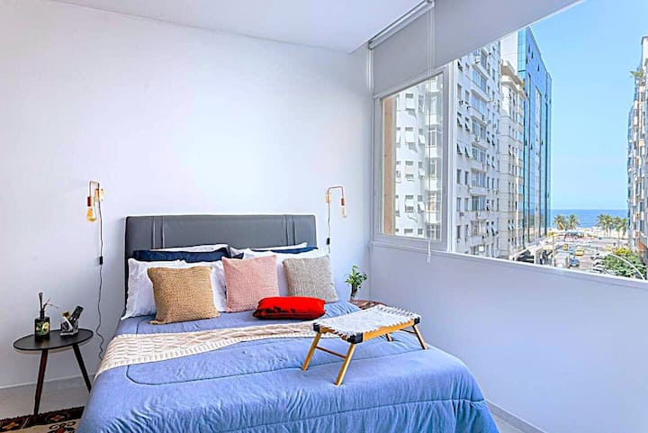 A 96m  Da Praia De Copacabana Com A/c (4 Hóspedes) - Brasil