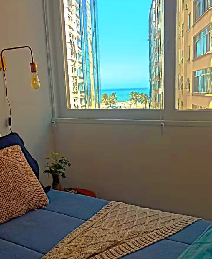 A 96m  Da Praia De Copacabana Com A/c (4 Hóspedes) - Brazil