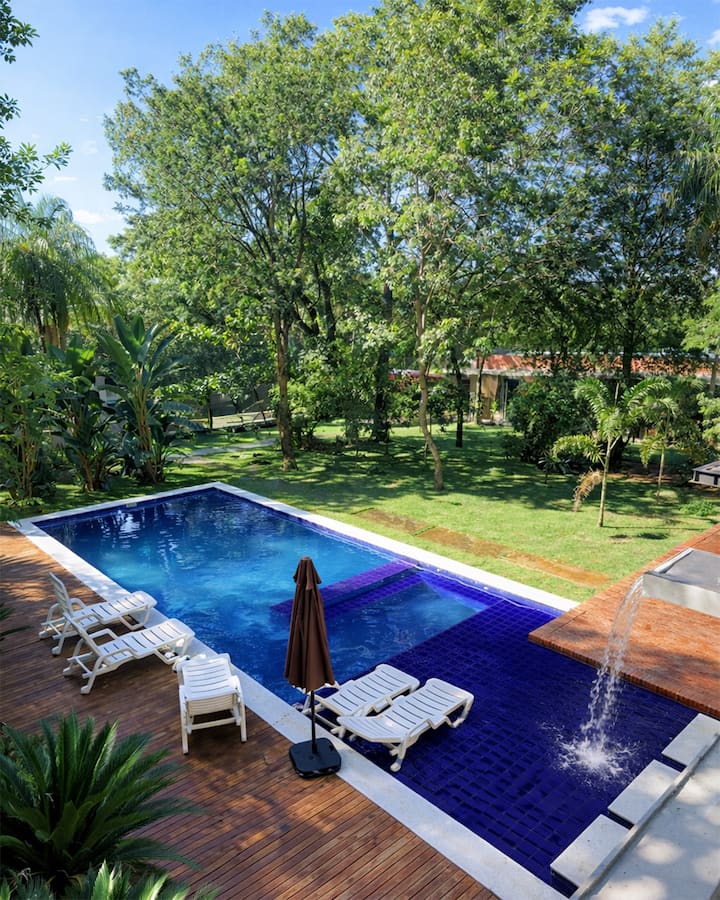 Casa En Sanber Con Piscina Y Jardín Grande - Paraguay