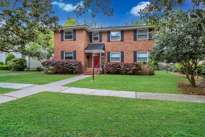 1 B/r Unit At Magnolia On 55th - United States