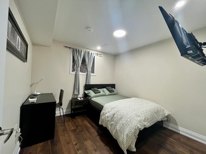 Cozy Bright & Spacious 1-bedroom Stay Central Ajax - Ajax