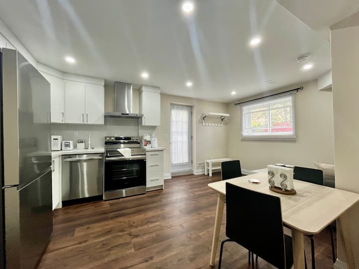 New Bright 2-bedroom Home Stay In Central Ajax - Ajax