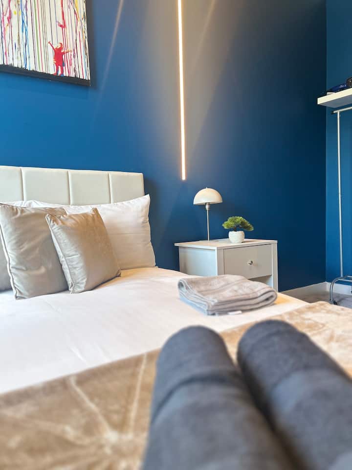 The Blue Room|parking|ao Arena|central Manchester - 