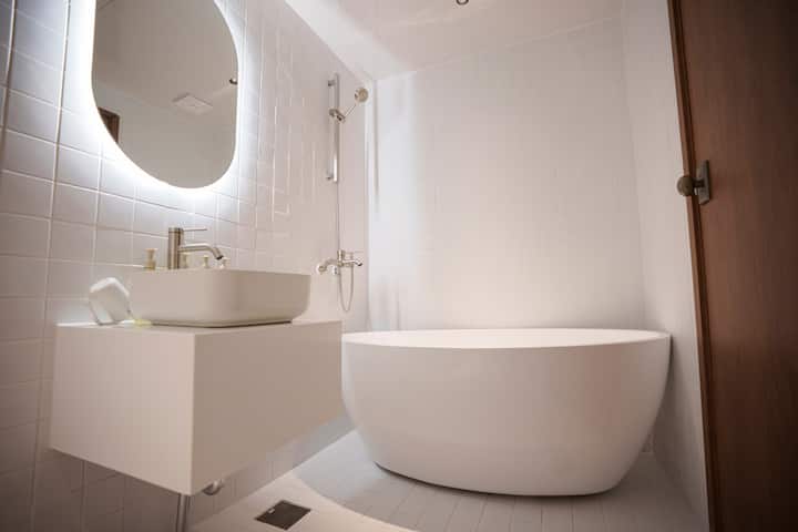 Bathtub Stay For 3 · Seomyeon & Jeonpo - Busan