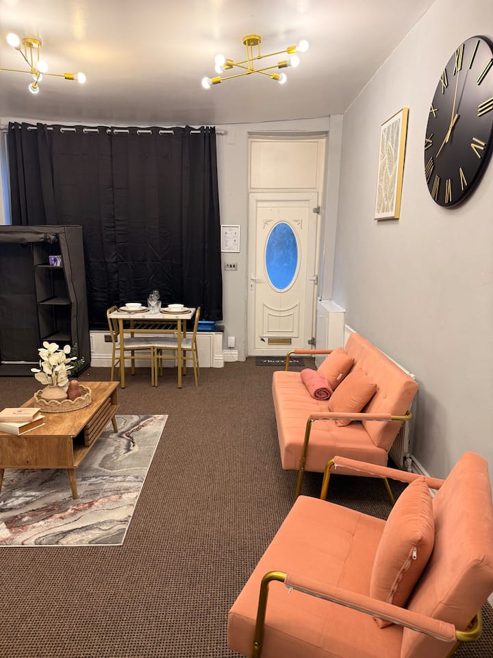 Stylish Studio Aurelia | Smart Tv | Oldham Centre - Oldham