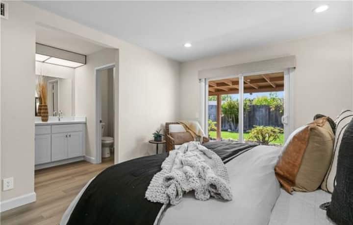 Cozy Private Suite + Parking - Orange County, CA