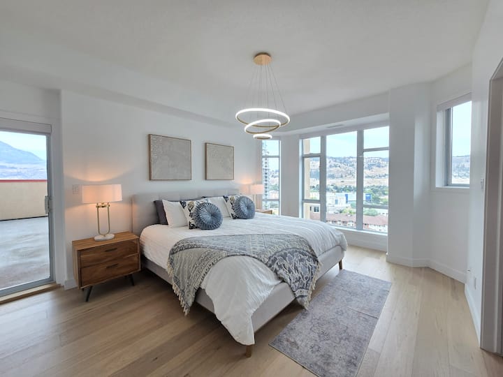 Luxury 2000sq Ft 4 Beds 3 Baths - Kelowna