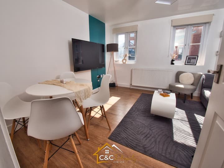 Modern 2br Flat- Contractors- Short Term- Sleeps 4 - 法納姆
