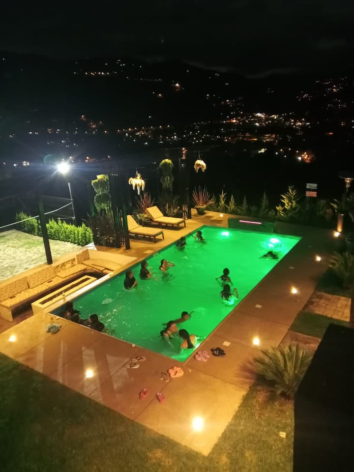 Casa De Campo Familiar (Piscina/áreas Compartidas) - Gualaceo