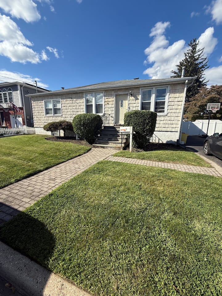 2025 Ryder Cup Family And Pet Friendly Home - Massapequa, NY