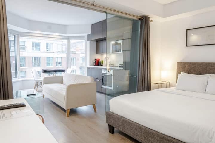 Sophisticated Yorkville Suite - Toronto