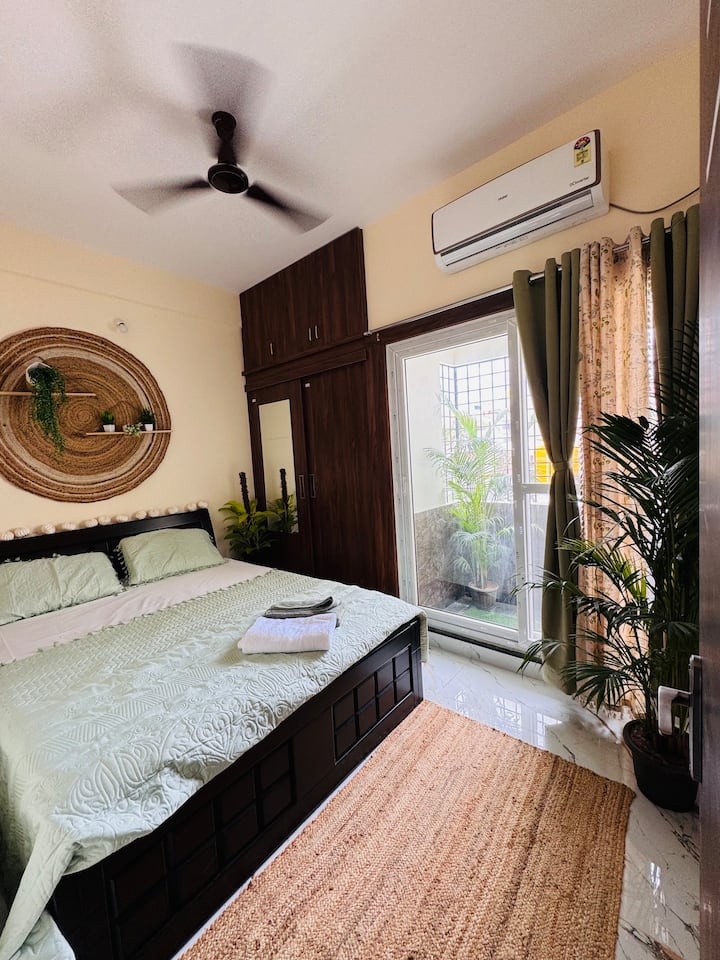 The Green Retreat | Cozy Ac 1bhk With Balcony - Bengaluru