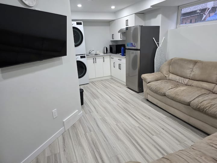 A Place Like Home - Entire 2 Bedroom Suite - Winnipeg