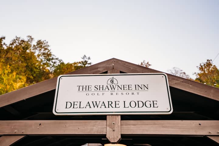 Private 12-room Group Lodge - Stroudsburg, PA