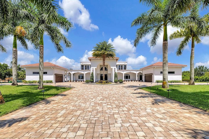 New Modern 8br Villa Guest House - Pembroke Pines, FL