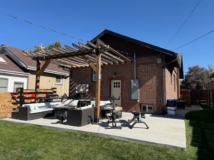 Private King Suite/backyard W/ Sweet Mountain View - Denver, CO