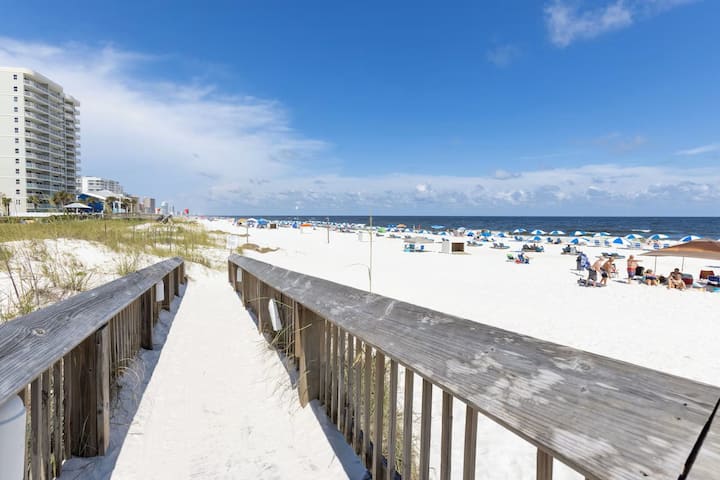 Beauty And The Beach, Condo With Great Views - United States
