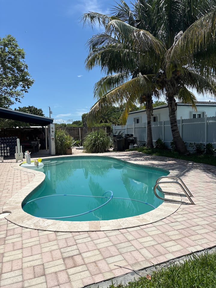 The Pool House With A King Size Bed - Cutler Bay, FL