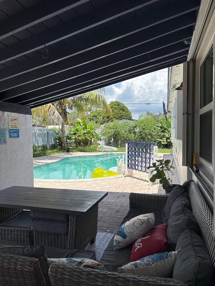 The Nautilus Pool House - Cutler Bay, FL