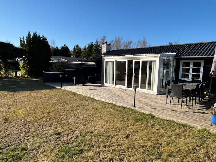 Sommerhus Nær Torv Og Strand - 덴마크