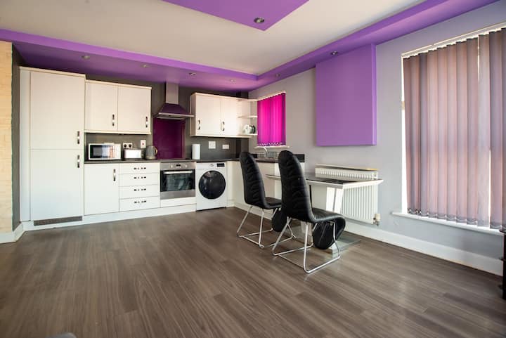 4 Bed Large Apartment Parking - Henley-on-Thames