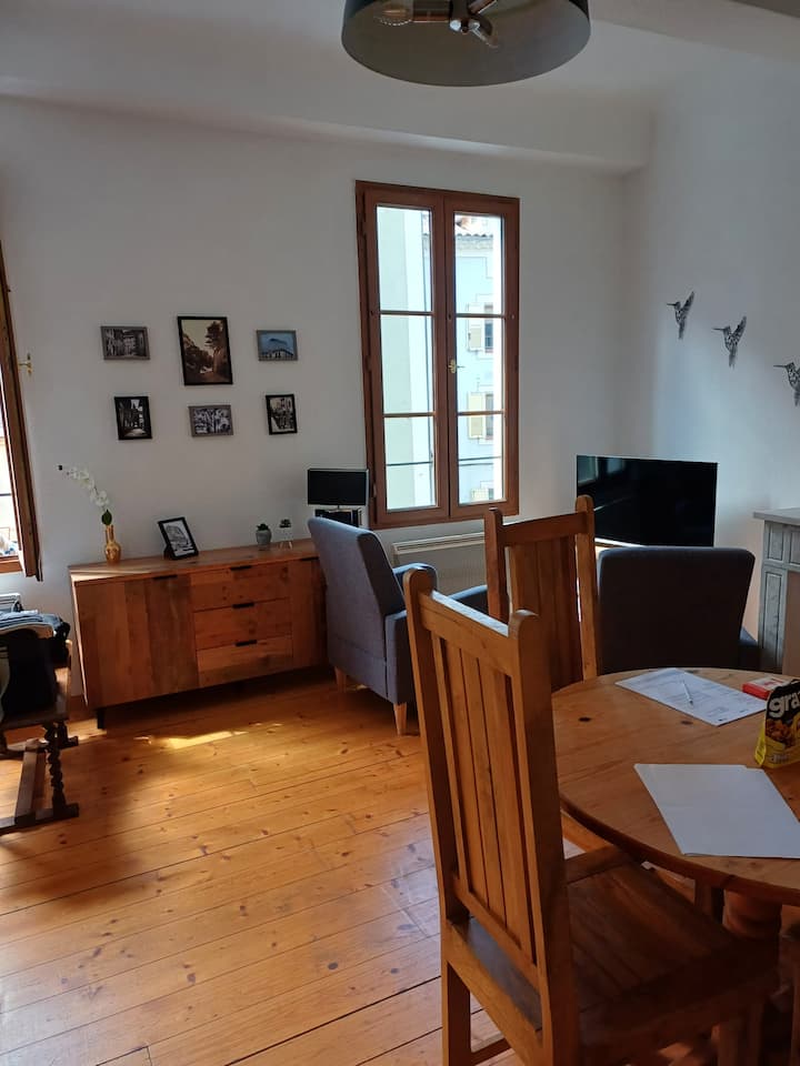 Cosy Central Flat, Scenic Views - Castellane