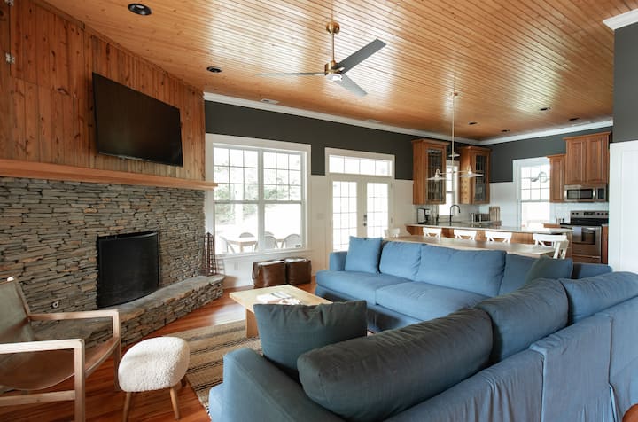 Luxury Lake House • Dock + Mountain Views - Cashiers, NC