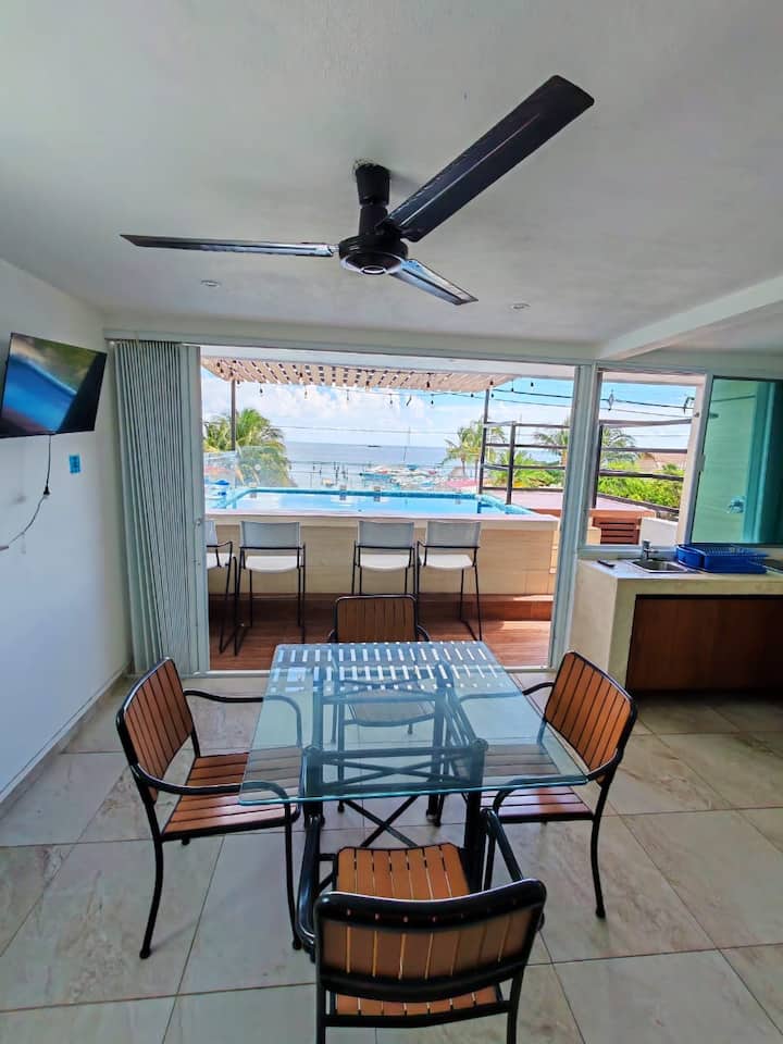 Casa Impactante Con 7 Recámaras Frente Al Mar - Isla Mujeres