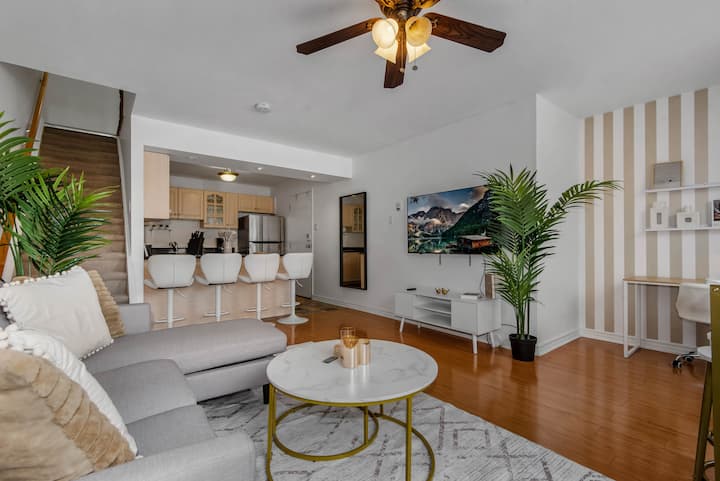 Luxury Coastal Stay |Beach District|modern Comfort - Toronto