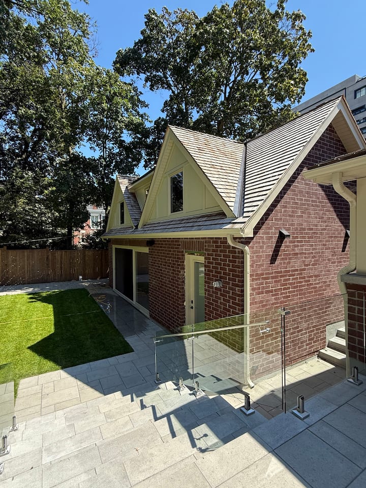 1200 Sq Ft Private Space In Heart Of Forest Hill - Toronto