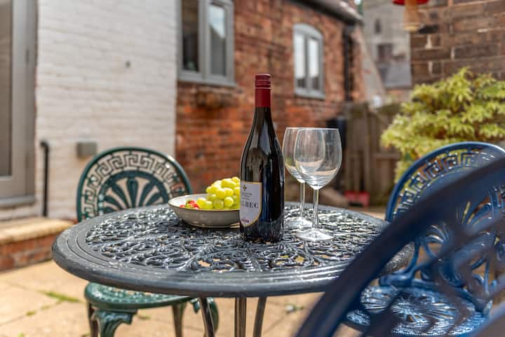 Charming Granary Escape | Garden & Countryside - Much Wenlock