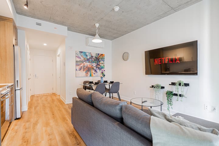 Cozy 1-bdr Retreat | Steps To Bell Centre - Montreal