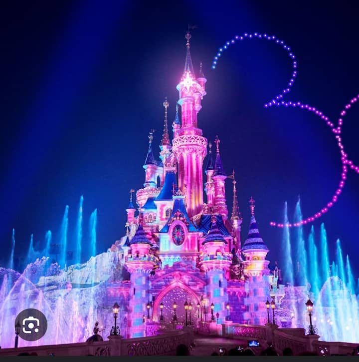 Disneyland Paris, Vallée Village - Serris