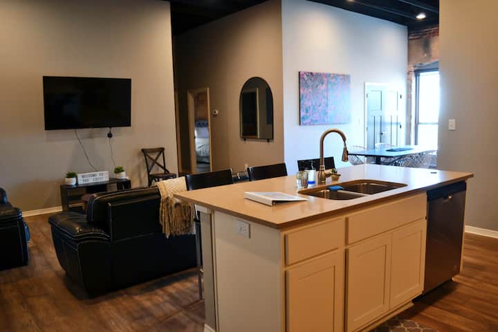 Downtown Bryan Loft W/ 3br Charm - Bryan, TX