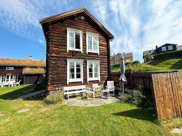 Unique House With Garden In Røros City Centre - Røros
