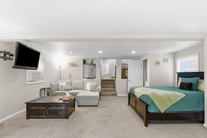 4 Blocks To The Beach - Fire Pit - Sleeps 5 - Erie, PA