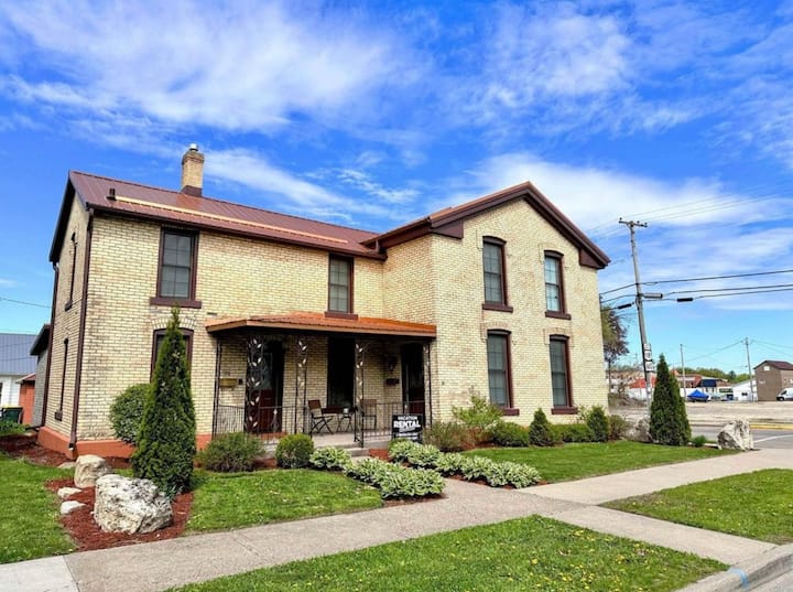 Copper Roof Cottage - Prairie du Chien, WI