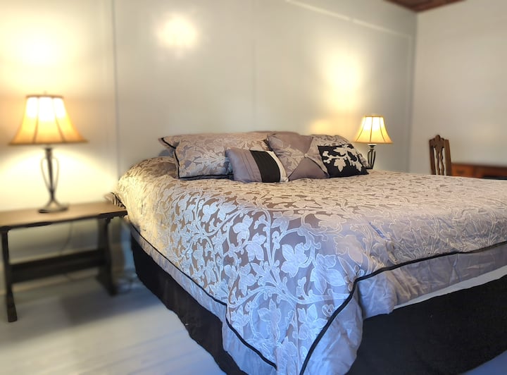 3br Escape By The Lake, Trails & City Cafes - Barrie