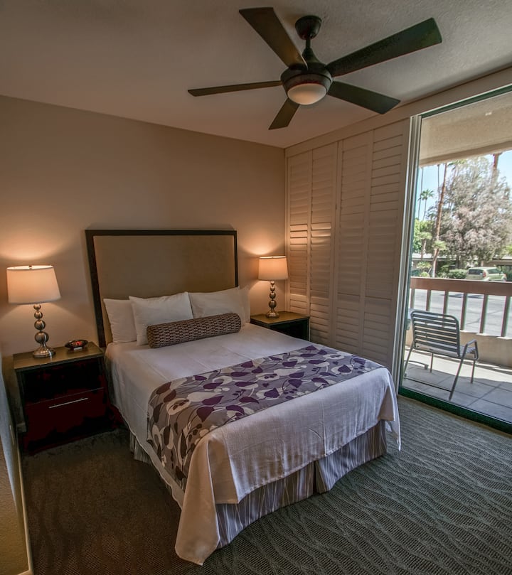 King Studio Apartment Near Downtown - Palm Springs, CA