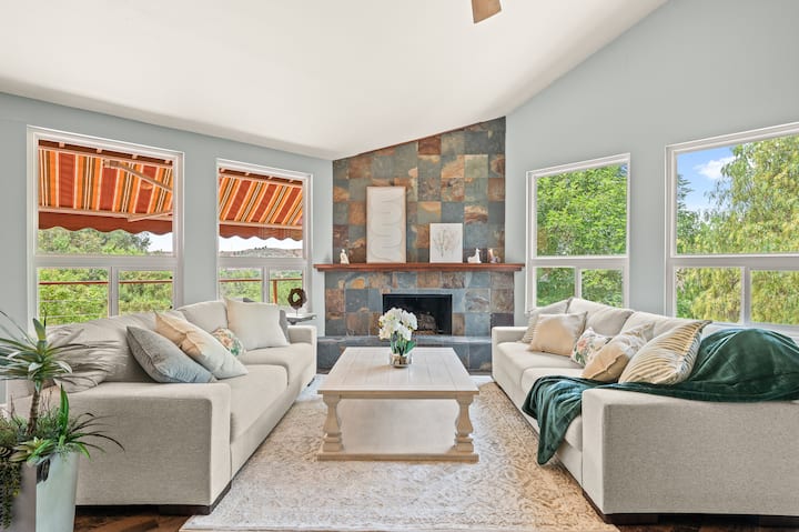 Mountain View Family Getaway · Terrace & Game Room - Pomona, CA