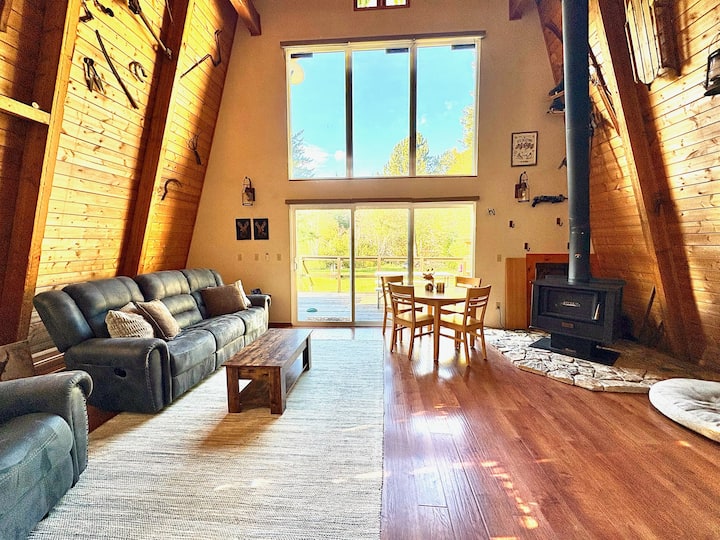 Mountain House Getaway- Cozy, Stocked & Ev Charger - Easton, WA