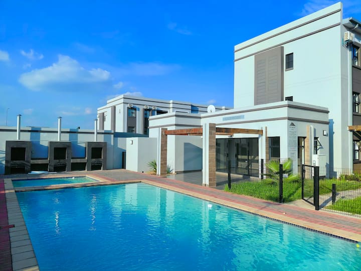 Gated Suite • 2 Mins Mall • Pool • Bbq • Workspace - Botswana