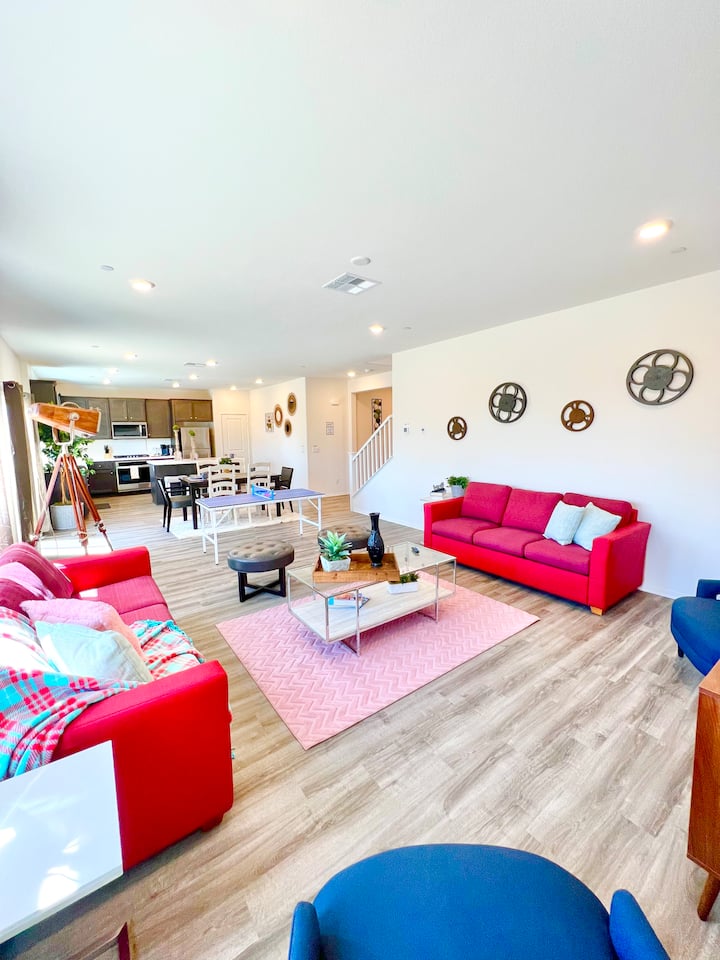 Comfy 4bdr Home Victorville Great For Long Term - Victorville, CA