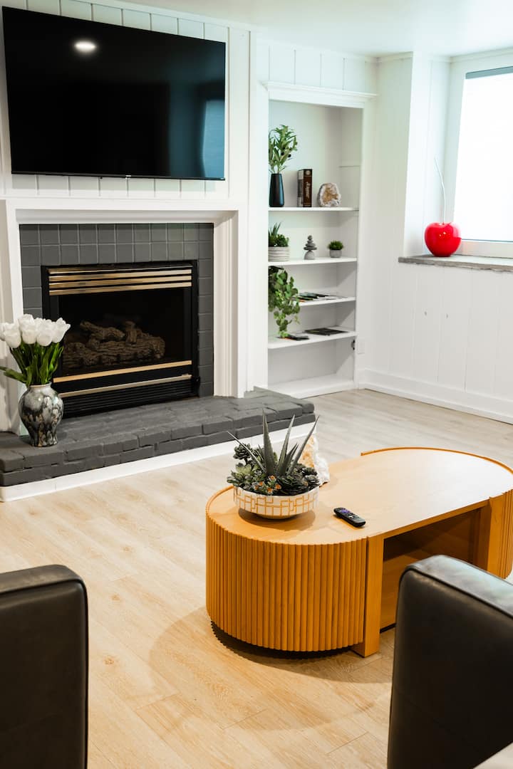 Ivy Suite- Heart Of Downtown - Sturgeon Bay, WI