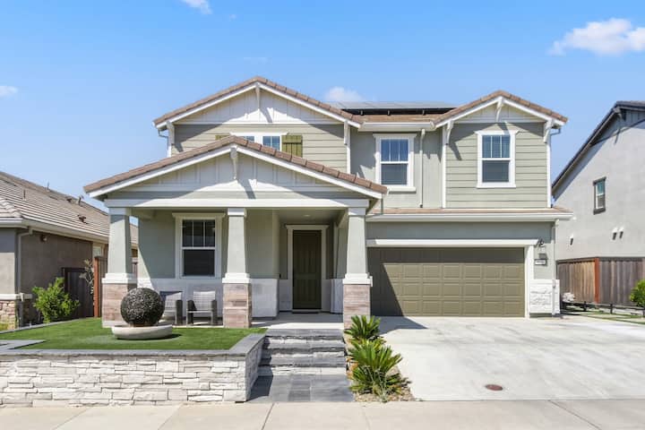 One Big And Beautiful House In Lincoln - Rocklin, CA