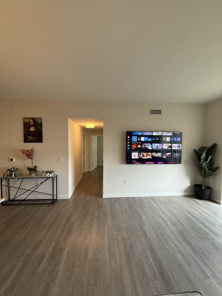 Miami Modern Luxury Getaway - Miami Gardens, FL