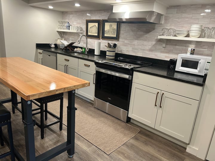 Stunning Clarks Summit Apartment - Splash pad, South Abington Township