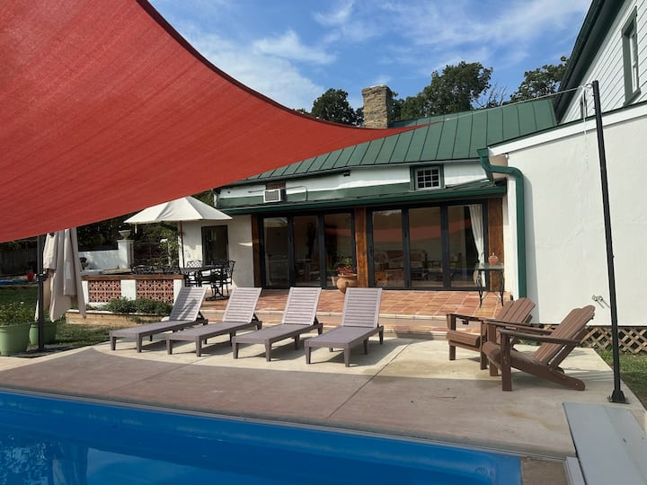 Cozy Late 1800s Home With Pool By The Park - Middleburg, VA