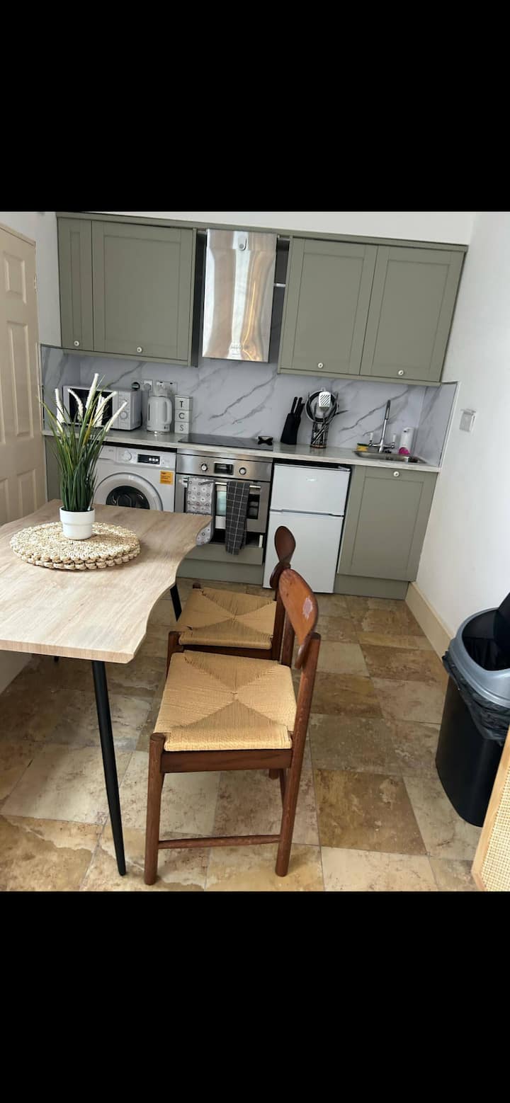 Theatre Views 1bd Apt &Courtyard - Portobello - West Midlands